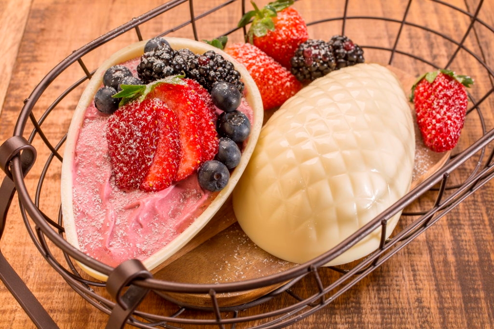 Ovo Gelado de Frutas Vermelhas 🍫 Mavalério