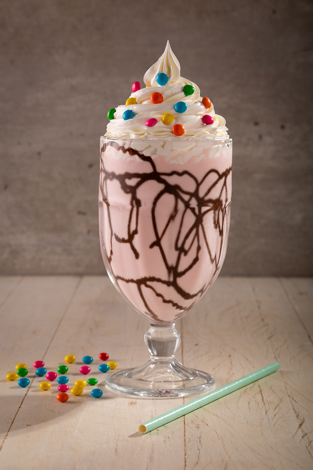 Milk Shake de Morango com Calda de Chocolate 🍫 Mavalério