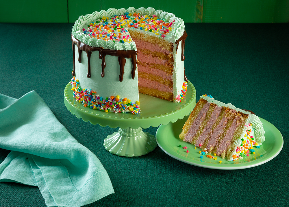 Bolo Colorido 🍫 Mavalério