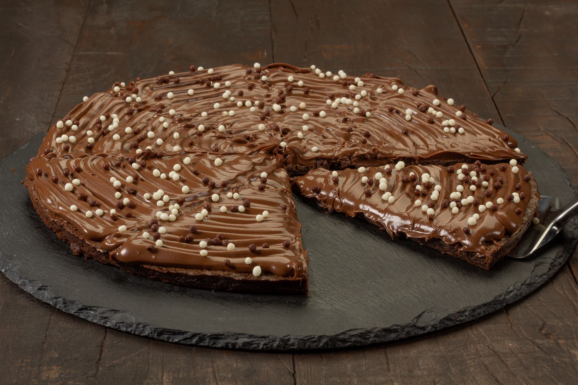 Pizza de Brownie com Avelã 🍫 Mavalério