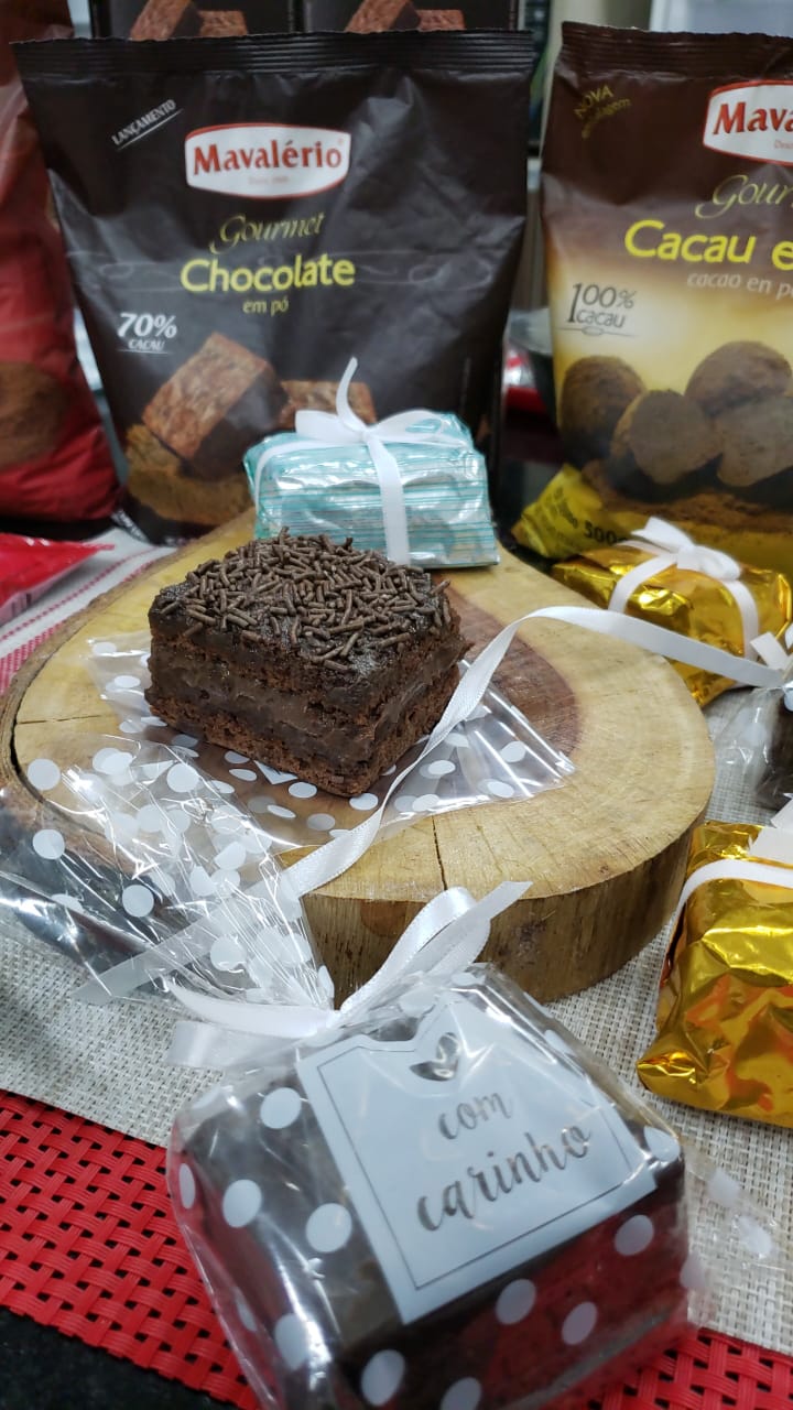 Bolo Gelado Com Creme De Chocolate 🍫 Mavalério
