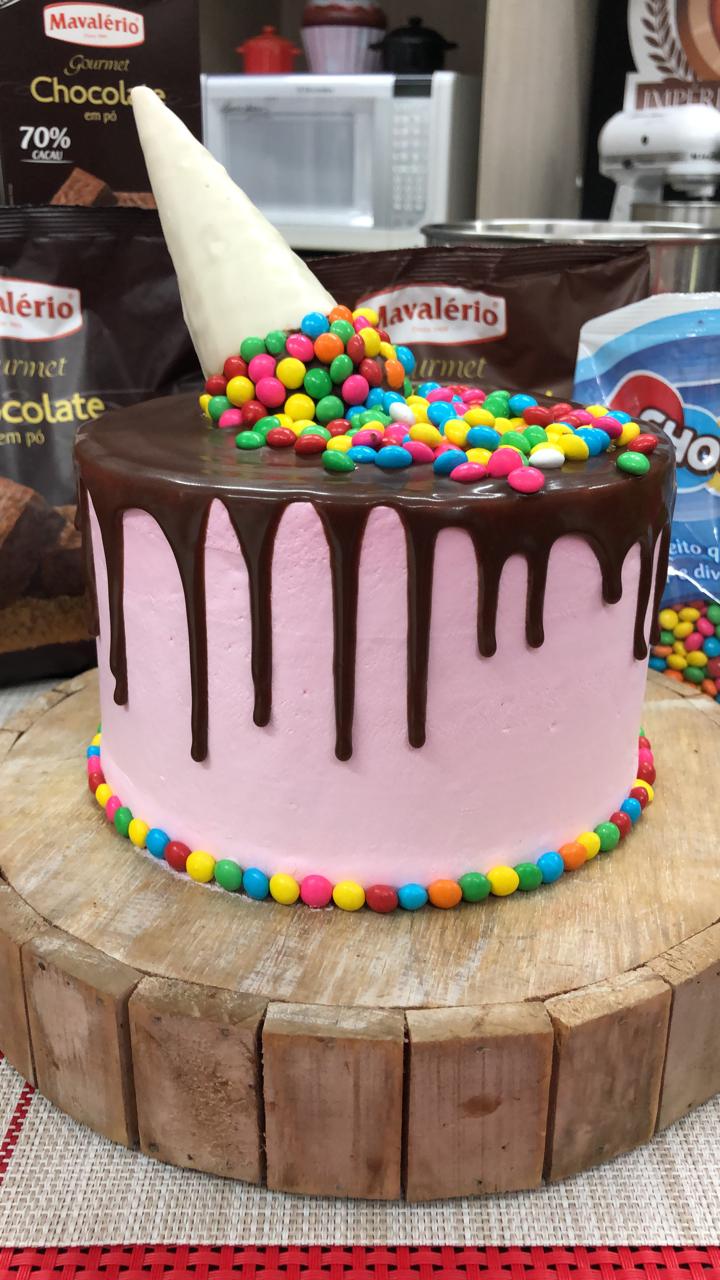 Bolo Mil Cores 🍫 Mavalério